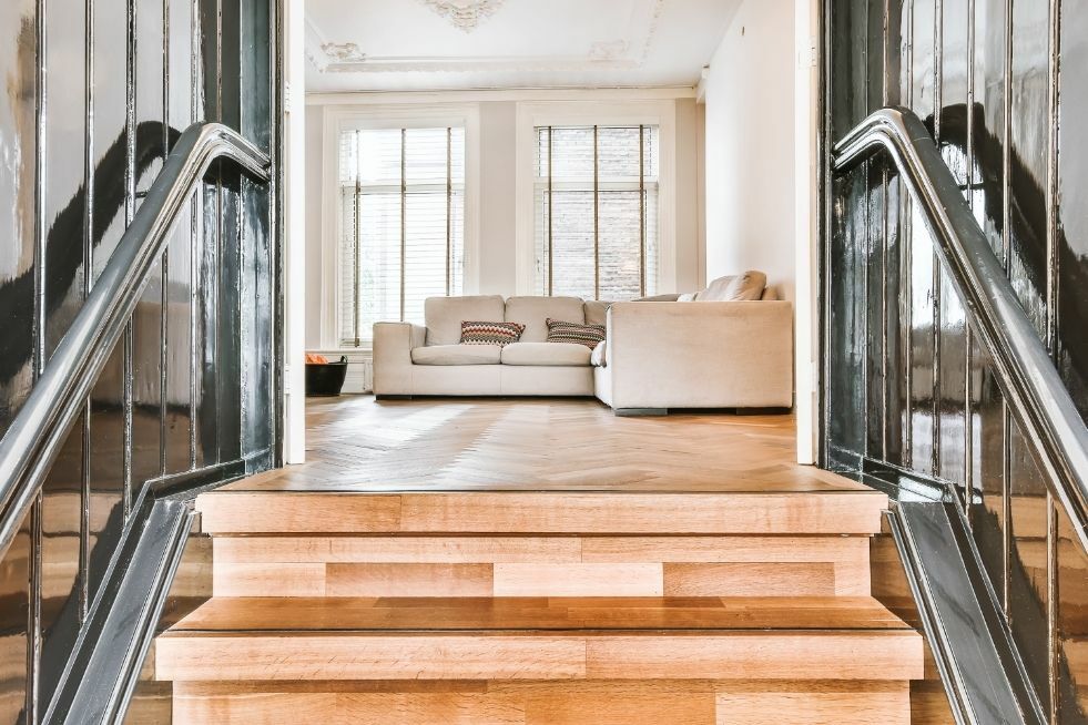 Schody wewnętrzne z paneli podłogowych – jak je zrobić? - bricomarche.pl