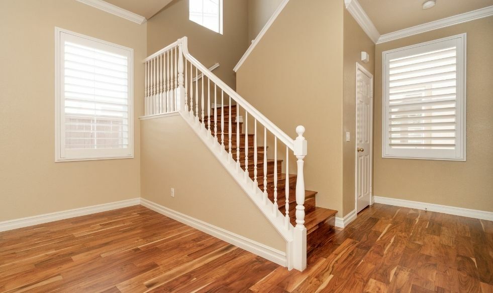 Schody wewnętrzne z paneli podłogowych – jak je zrobić? - bricomarche.pl